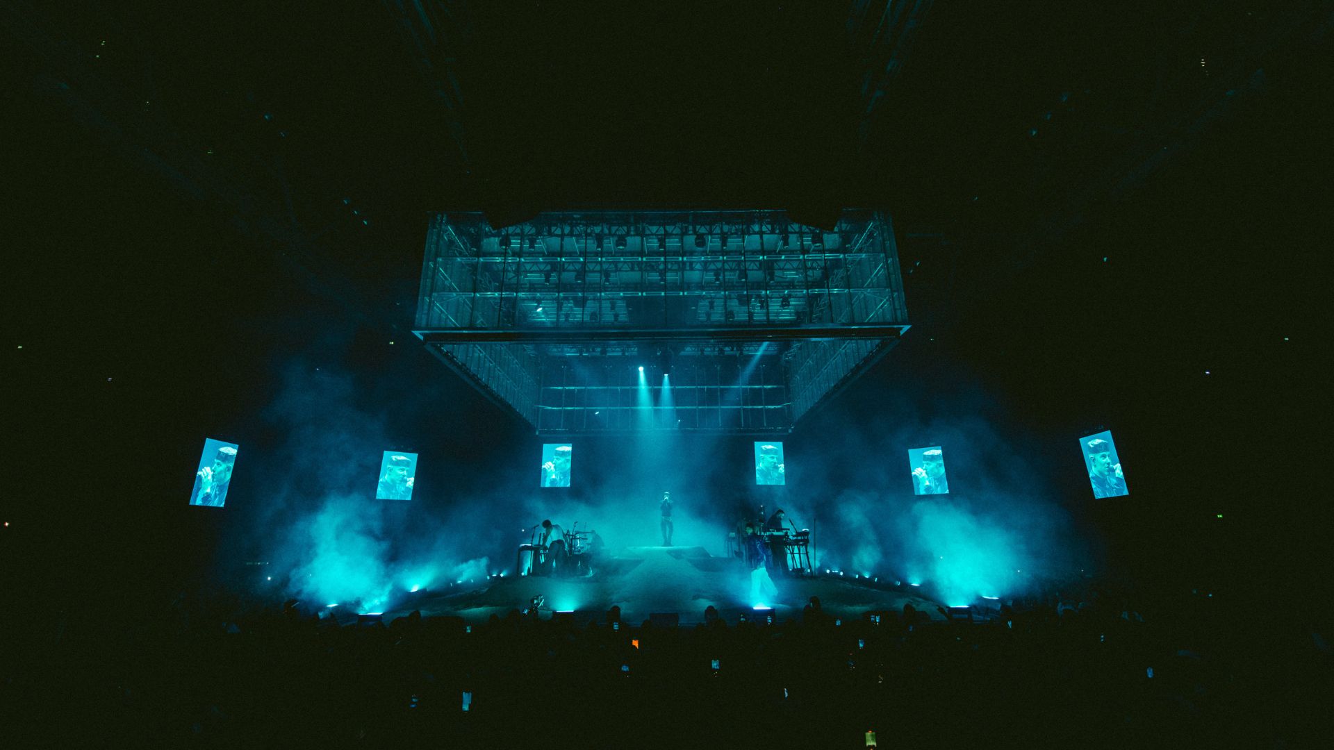 HOF entwickelt und installiert die Meta Cube Stage für die norwegische ...